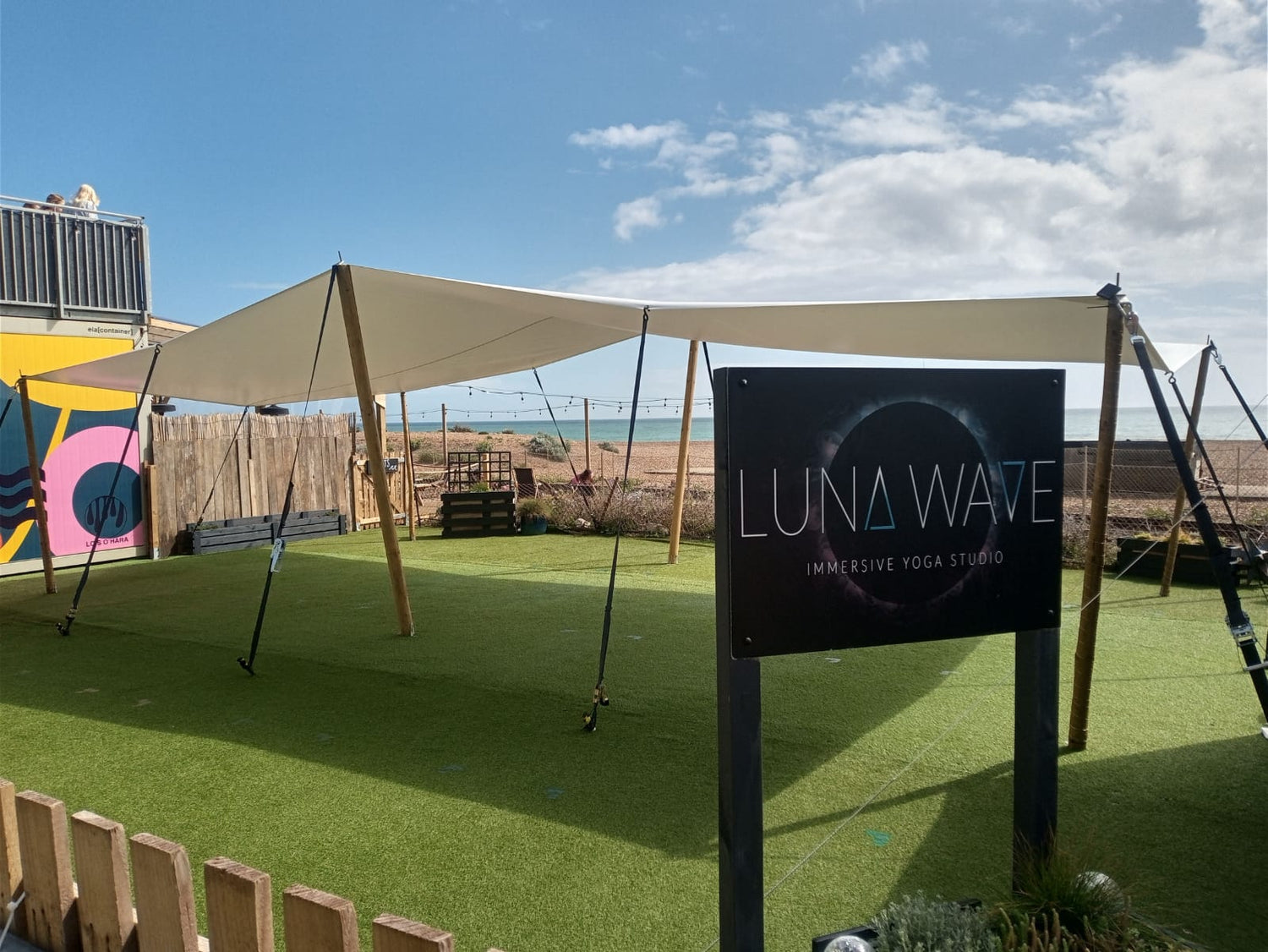 Luna Wave Outdoor Yoga – PubTents